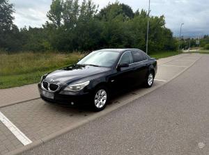 Melns BMW 525 2004 Viļņa, ar dzinēja tilpumu 2.50 L un nobraukumu 321 tūkst. km par 3000 €, foto  vietnē AUTOMOTO.COM.LV