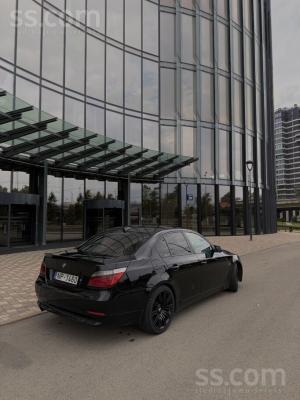Melns BMW 525 2004 Rīga, ar dzinēja tilpumu 2.50 L un nobraukumu 427 tūkst. km par 5000 €, foto 3 vietnē AUTOMOTO.COM.LV