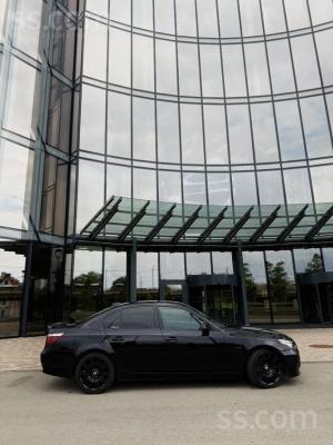Melns BMW 525 2004 Rīga, ar dzinēja tilpumu 2.50 L un nobraukumu 427 tūkst. km par 5000 €, foto 5 vietnē AUTOMOTO.COM.LV