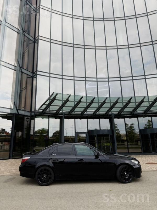 Black BMW 525 2004 in Riga, with an engine capacity of 2.50 L and mileage of 427 thousand km for 5000 €, photo 8 on AUTOMOTO.COM.LV