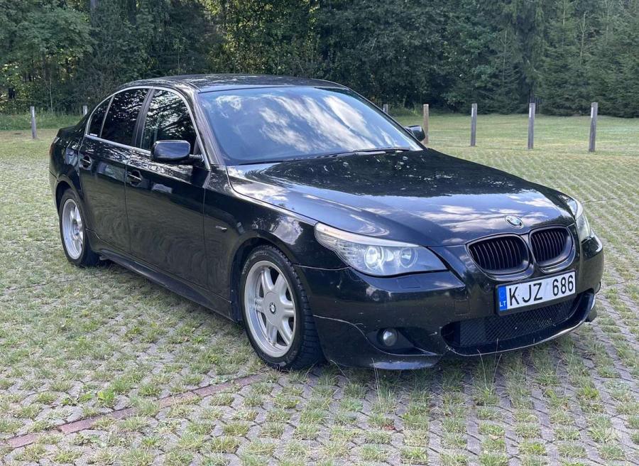 Melns BMW 525 2004 Anykščiai, ar dzinēja tilpumu 2.50 L un nobraukumu 452 tūkst. km par 1700 €, foto 4 vietnē AUTOMOTO.COM.LV