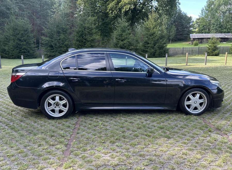 Melns BMW 525 2004 Anykščiai, ar dzinēja tilpumu 2.50 L un nobraukumu 452 tūkst. km par 1700 €, foto 5 vietnē AUTOMOTO.COM.LV