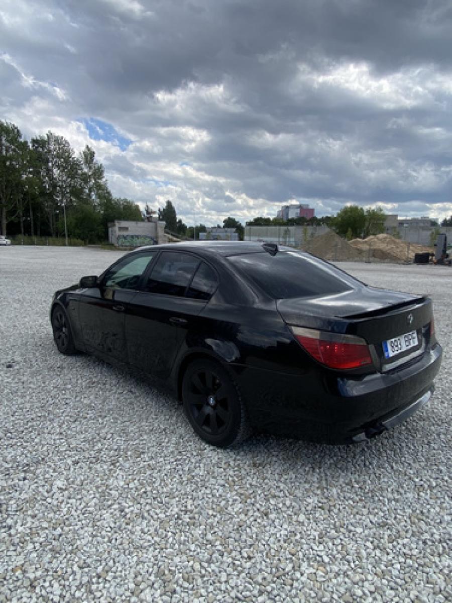 Black BMW 525 2004 in Tallinn, with an engine capacity of 0.00 L and mileage of 378 thousand km for 2999 €, photo 5 on AUTOMOTO.COM.LV