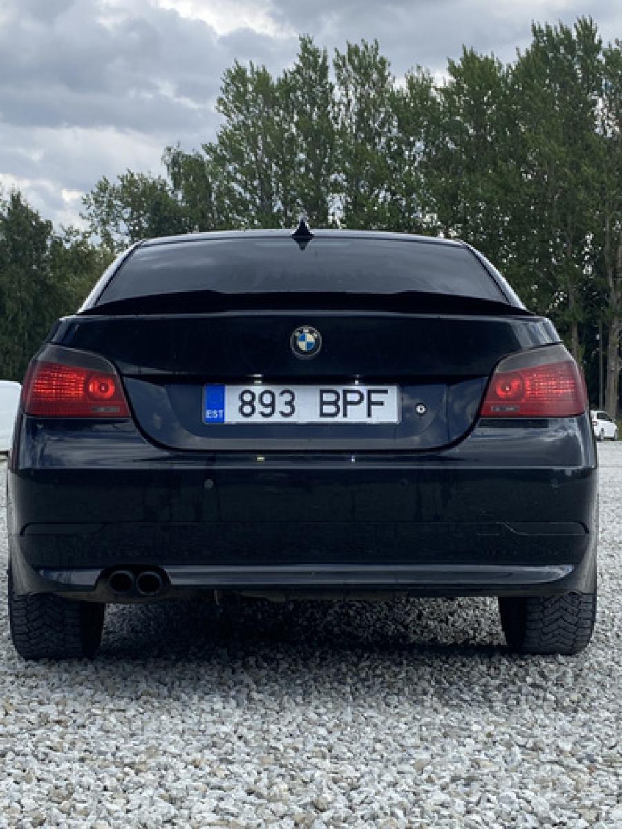 Black BMW 525 2004 in Tallinn, with an engine capacity of 0.00 L and mileage of 378 thousand km for 2999 €, photo 9 on AUTOMOTO.COM.LV