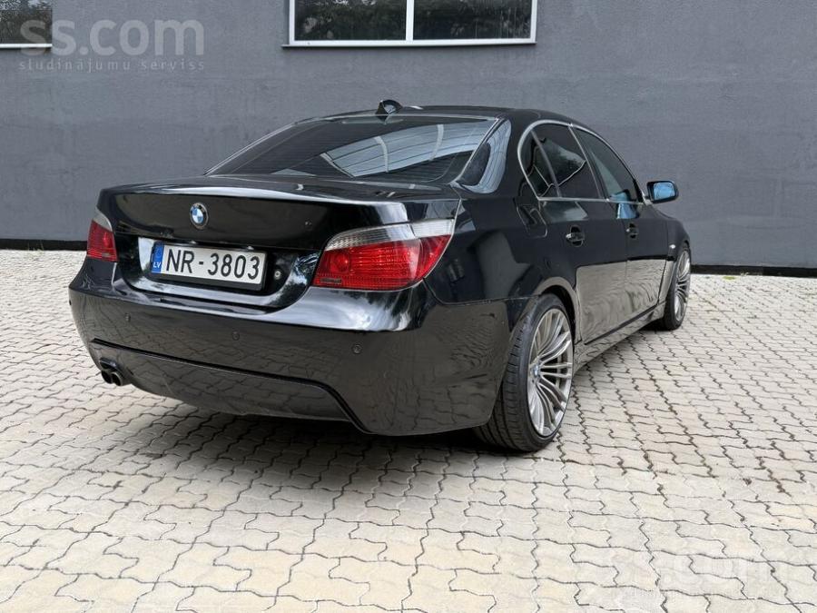 Black BMW 525 2004 in Riga, with an engine capacity of 2.50 L and mileage of 340 thousand km for 4400 €, photo 4 on AUTOMOTO.COM.LV