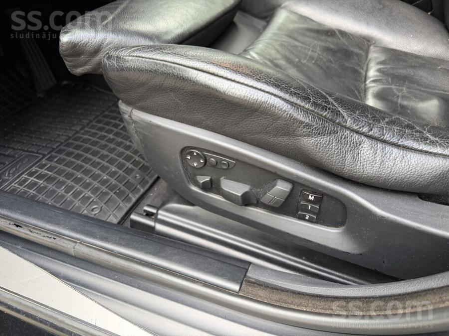 Black BMW 525 2004 in Riga, with an engine capacity of 2.50 L and mileage of 340 thousand km for 4400 €, photo 16 on AUTOMOTO.COM.LV