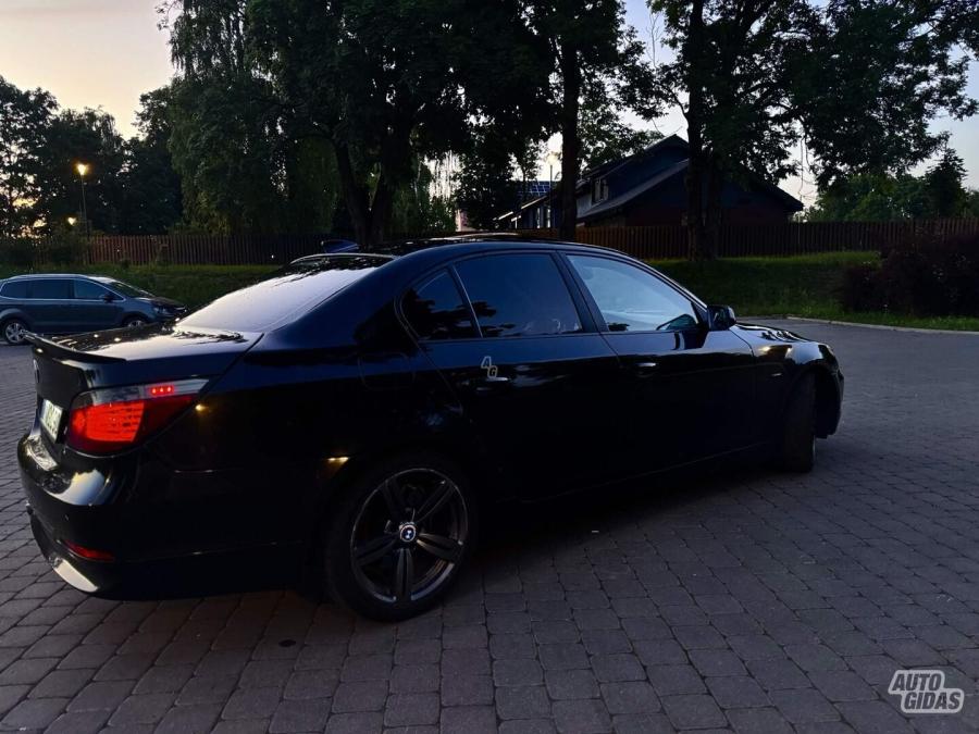Black BMW 525 2004 in Silute, with an engine capacity of 2.50 L and mileage of 406 thousand km for 3500 €, photo 8 on AUTOMOTO.COM.LV