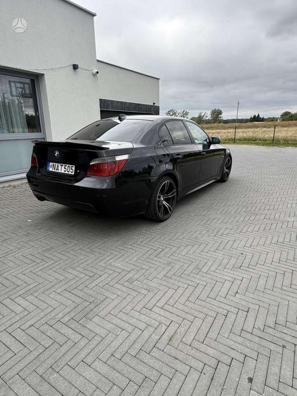Melns BMW 525 2004 Alīta, ar dzinēja tilpumu 2.50 L un nobraukumu 430 tūkst. km par 4200 €, foto 1 vietnē AUTOMOTO.COM.LV
