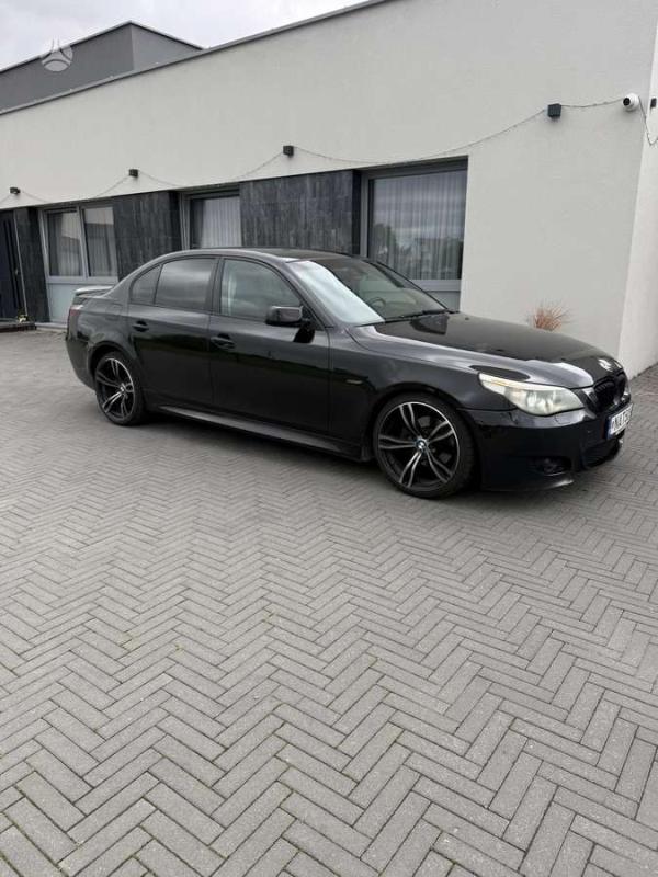 Melns BMW 525 2004 Alīta, ar dzinēja tilpumu 2.50 L un nobraukumu 430 tūkst. km par 4200 €, foto 4 vietnē AUTOMOTO.COM.LV