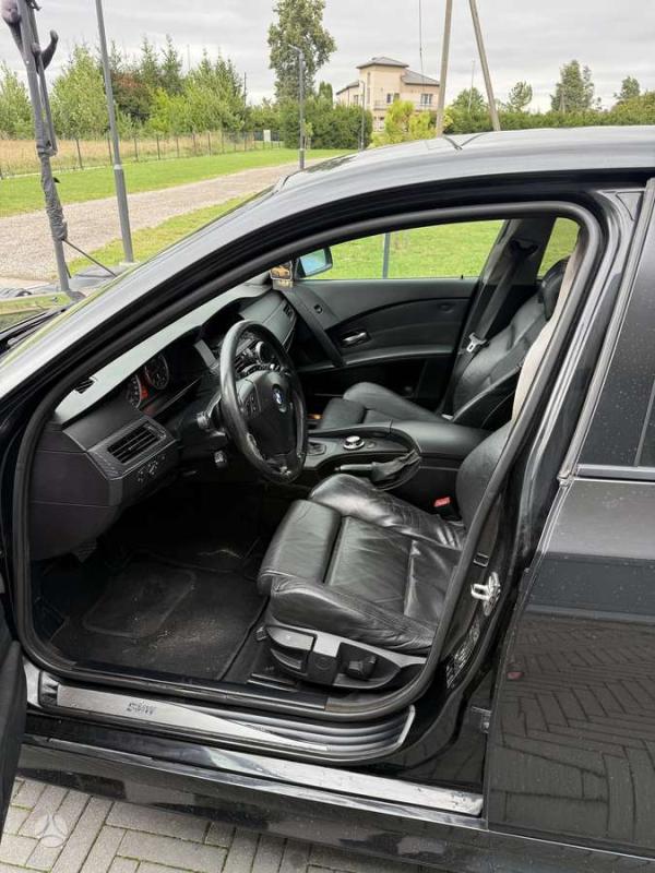 Melns BMW 525 2004 Alīta, ar dzinēja tilpumu 2.50 L un nobraukumu 430 tūkst. km par 4200 €, foto 11 vietnē AUTOMOTO.COM.LV