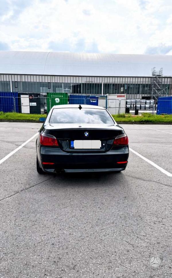 Melns BMW 525 2004 Šauļi, ar dzinēja tilpumu 2.50 L un nobraukumu 398 tūkst. km par 2150 €, foto 3 vietnē AUTOMOTO.COM.LV
