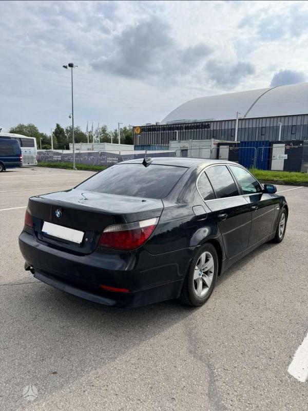 Melns BMW 525 2004 Šauļi, ar dzinēja tilpumu 2.50 L un nobraukumu 398 tūkst. km par 2150 €, foto 6 vietnē AUTOMOTO.COM.LV