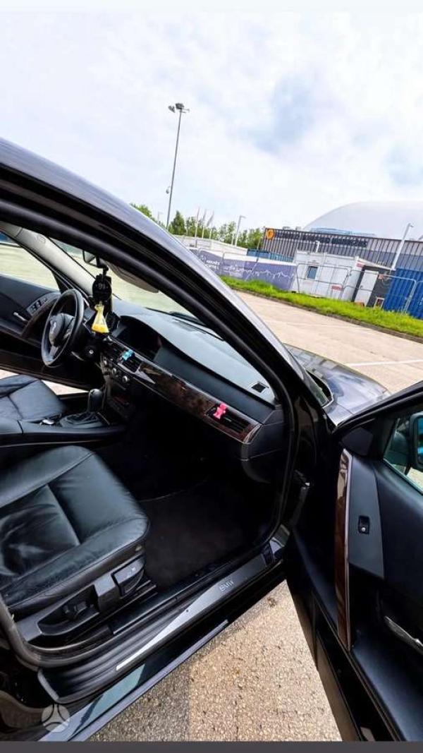 Melns BMW 525 2004 Šauļi, ar dzinēja tilpumu 2.50 L un nobraukumu 398 tūkst. km par 2150 €, foto 9 vietnē AUTOMOTO.COM.LV