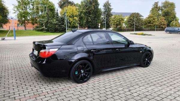 Black BMW 525 2004 in Dobele, with an engine capacity of 2.50 L and mileage of 363 thousand km for 4300 €, photo 5 on AUTOMOTO.COM.LV