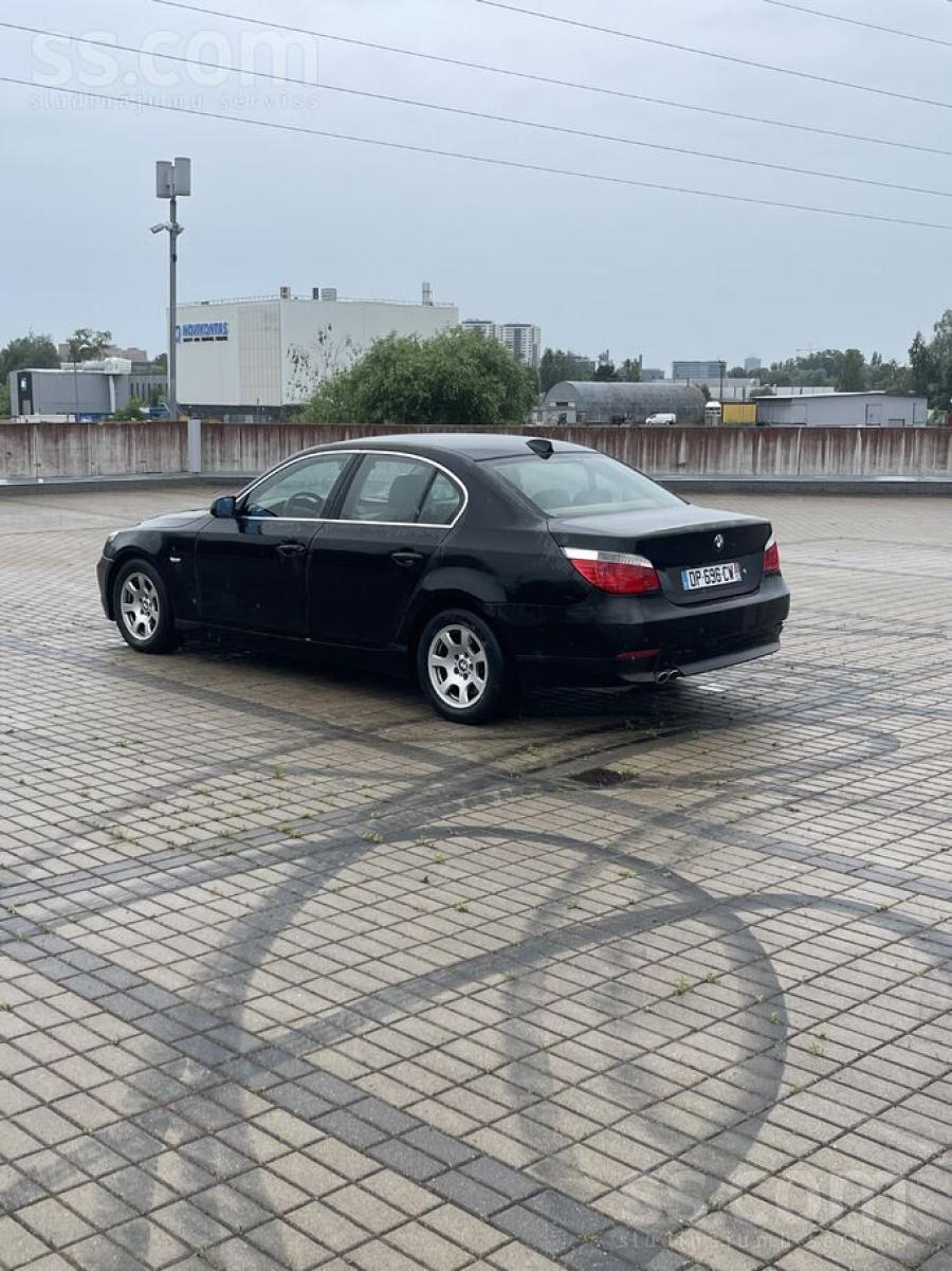 Melns BMW 525 2005 Rīga, ar dzinēja tilpumu 2.50 L un nobraukumu 343 tūkst. km par 2400 €, foto 3 vietnē AUTOMOTO.COM.LV