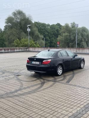 Melns BMW 525 2005 Rīga, ar dzinēja tilpumu 2.50 L un nobraukumu 343 tūkst. km par 2400 €, foto 5 vietnē AUTOMOTO.COM.LV