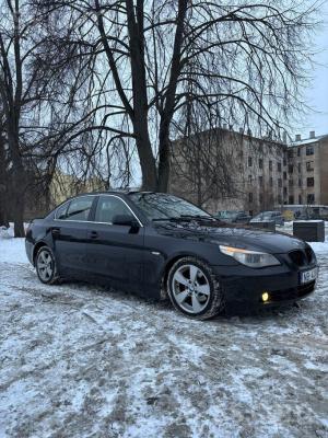 Melns BMW 525 2005 Rīga, ar dzinēja tilpumu 2.50 L un nobraukumu 402 tūkst. km par 3100 €, foto  vietnē AUTOMOTO.COM.LV