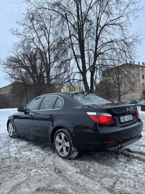 Black BMW 525 2005 in Riga, with an engine capacity of 2.50 L and mileage of 402 thousand km for 3100 €, photo 5 on AUTOMOTO.COM.LV