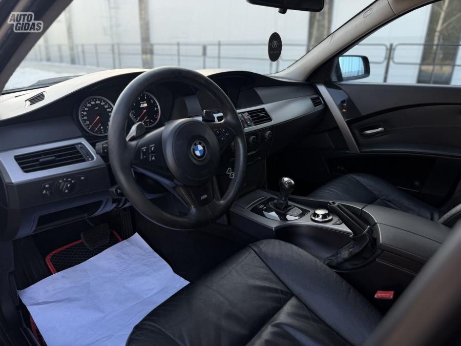 Melns BMW 525 2005 Viļņa, ar dzinēja tilpumu 2.50 L un nobraukumu 250 tūkst. km par 3650 €, foto 4 vietnē AUTOMOTO.COM.LV