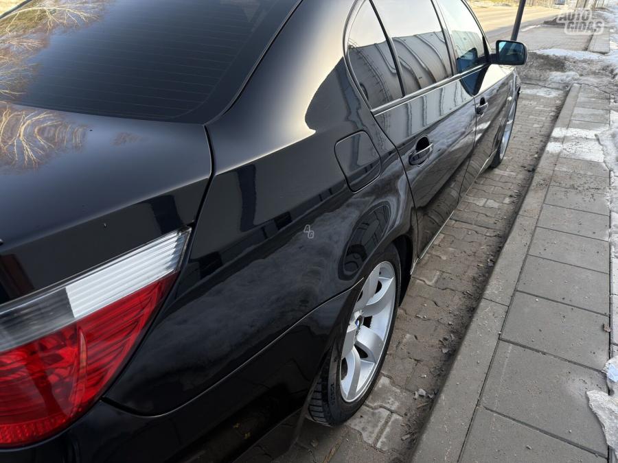 Melns BMW 525 2005 Viļņa, ar dzinēja tilpumu 2.50 L un nobraukumu 250 tūkst. km par 3650 €, foto 19 vietnē AUTOMOTO.COM.LV