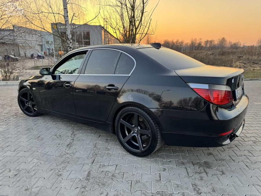 Melns BMW 525 2005 Kauņa, ar dzinēja tilpumu 2.50 L un nobraukumu 290 tūkst. km par 2750 €, foto 10 vietnē AUTOMOTO.COM.LV