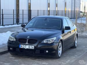 Melns BMW 525 2005 Viļņa, ar dzinēja tilpumu 2.50 L un nobraukumu 250 tūkst. km par 3499 €, foto  vietnē AUTOMOTO.COM.LV