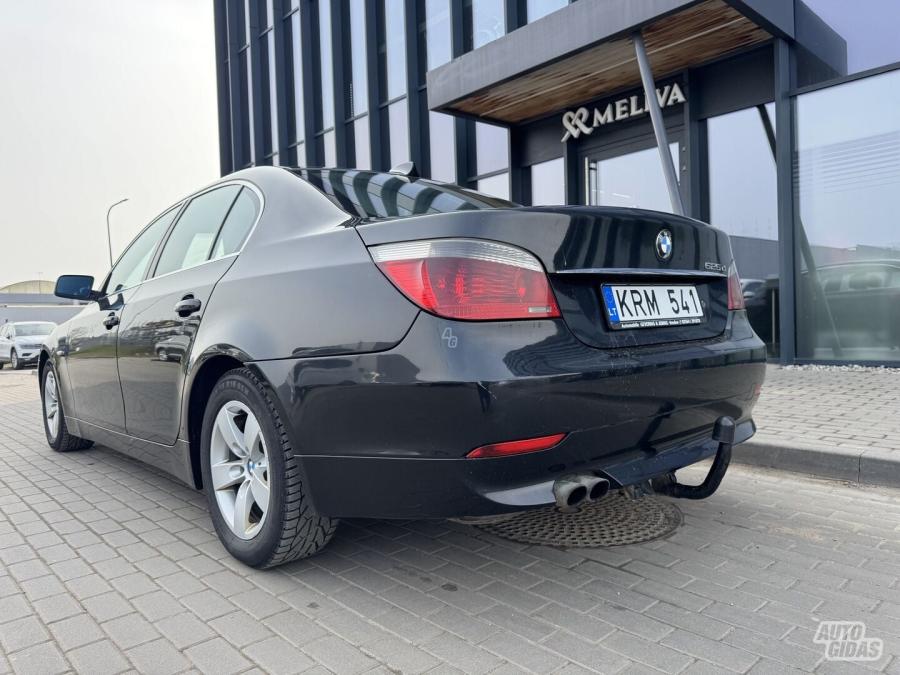 Melns BMW 525 2005 Kauņa, ar dzinēja tilpumu 2.50 L un nobraukumu 480 tūkst. km par 2300 €, foto 14 vietnē AUTOMOTO.COM.LV