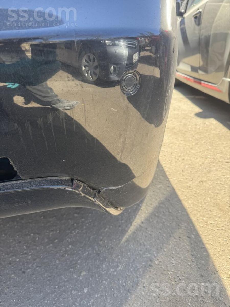 Melns BMW 525 2005 Rīga, ar dzinēja tilpumu 2.50 L un nobraukumu 367 tūkst. km par 3150 €, foto 18 vietnē AUTOMOTO.COM.LV