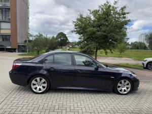 Black BMW 525 2005 in Riga, with an engine capacity of 2.50 L and mileage of 323 thousand km for 4990 €, photo 3 on AUTOMOTO.COM.LV