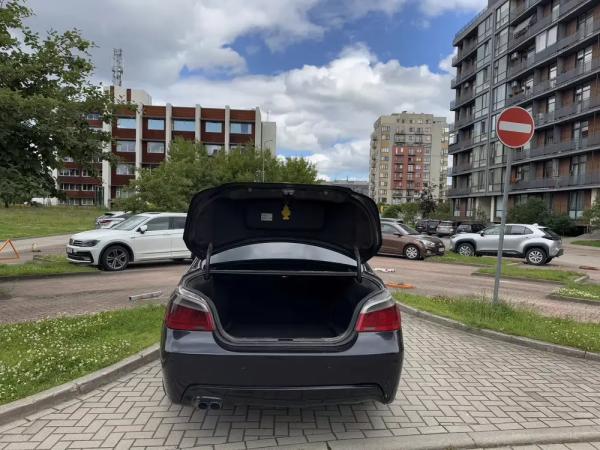 Melns BMW 525 2005 Rīga, ar dzinēja tilpumu 2.50 L un nobraukumu 323 tūkst. km par 4990 €, foto 6 vietnē AUTOMOTO.COM.LV