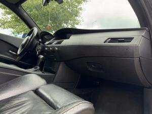 Black BMW 525 2005 in Riga, with an engine capacity of 2.50 L and mileage of 323 thousand km for 4990 €, photo 8 on AUTOMOTO.COM.LV