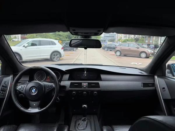 Melns BMW 525 2005 Rīga, ar dzinēja tilpumu 2.50 L un nobraukumu 323 tūkst. km par 4990 €, foto 8 vietnē AUTOMOTO.COM.LV