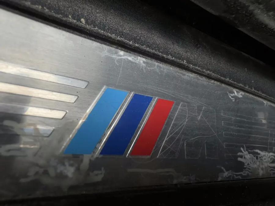 Black BMW 525 2005 in Riga, with an engine capacity of 2.50 L and mileage of 323 thousand km for 4990 €, photo 11 on AUTOMOTO.COM.LV