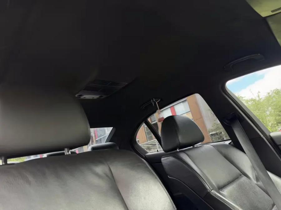 Black BMW 525 2005 in Riga, with an engine capacity of 2.50 L and mileage of 323 thousand km for 4990 €, photo 12 on AUTOMOTO.COM.LV