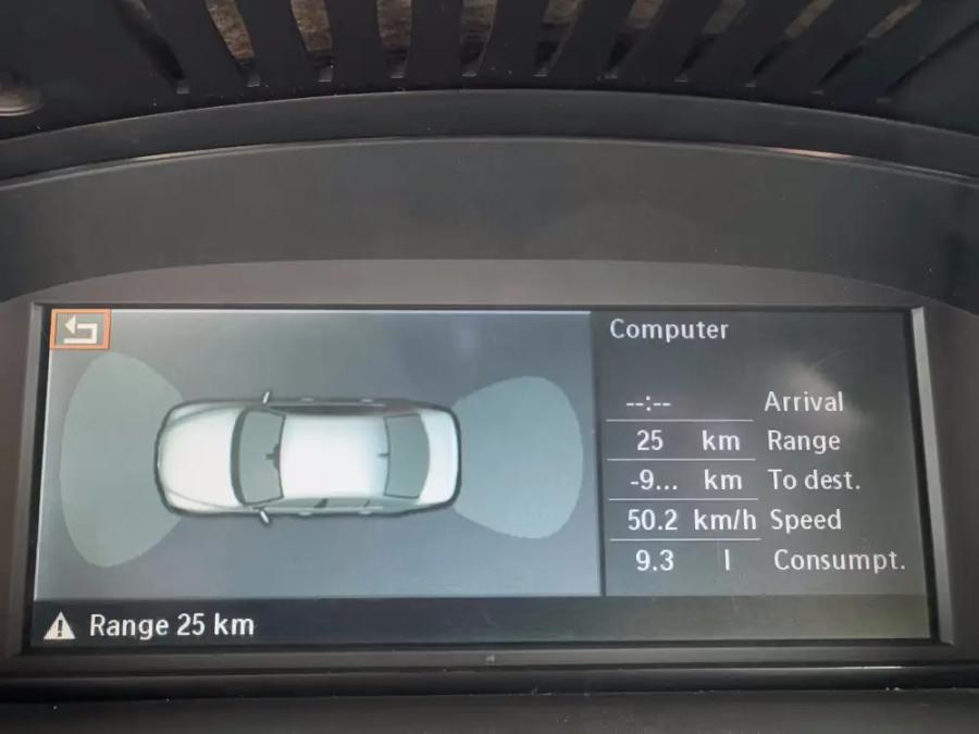 Black BMW 525 2005 in Riga, with an engine capacity of 2.50 L and mileage of 323 thousand km for 4990 €, photo 13 on AUTOMOTO.COM.LV