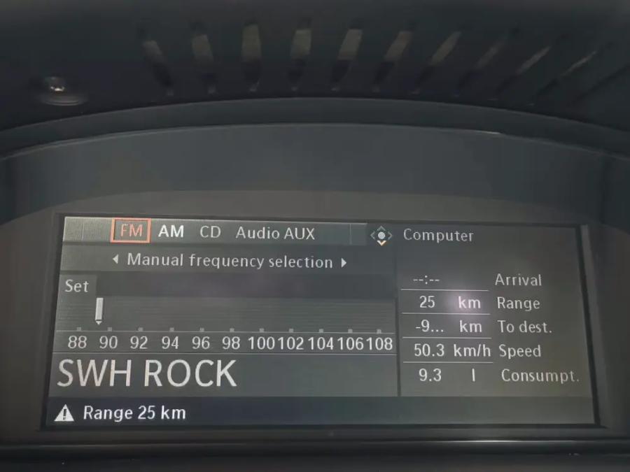 Black BMW 525 2005 in Riga, with an engine capacity of 2.50 L and mileage of 323 thousand km for 4990 €, photo 15 on AUTOMOTO.COM.LV