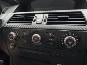 Black BMW 525 2005 in Riga, with an engine capacity of 2.50 L and mileage of 323 thousand km for 4990 €, photo 20 on AUTOMOTO.COM.LV