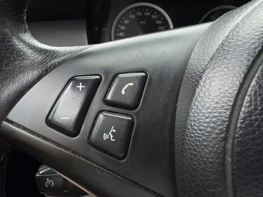 Black BMW 525 2005 in Riga, with an engine capacity of 2.50 L and mileage of 323 thousand km for 4990 €, photo 23 on AUTOMOTO.COM.LV