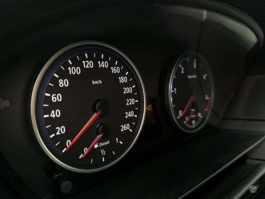 Black BMW 525 2005 in Vilnius, with an engine capacity of 2.50 L and mileage of 349 thousand km for 4200 €, photo 22 on AUTOMOTO.COM.LV