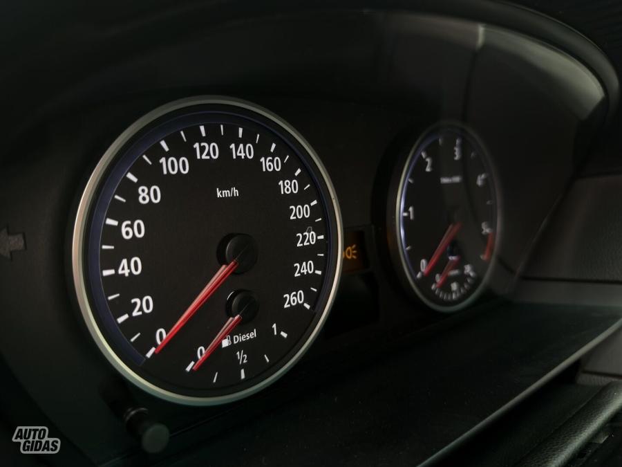 Melns BMW 525 2005 Viļņa, ar dzinēja tilpumu 2.50 L un nobraukumu 349 tūkst. km par 4200 €, foto 25 vietnē AUTOMOTO.COM.LV