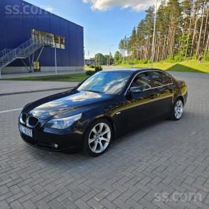Melns BMW 525 2005 Rīga, ar dzinēja tilpumu 2.50 L un nobraukumu 369 tūkst. km par 3330 €, foto  vietnē AUTOMOTO.COM.LV