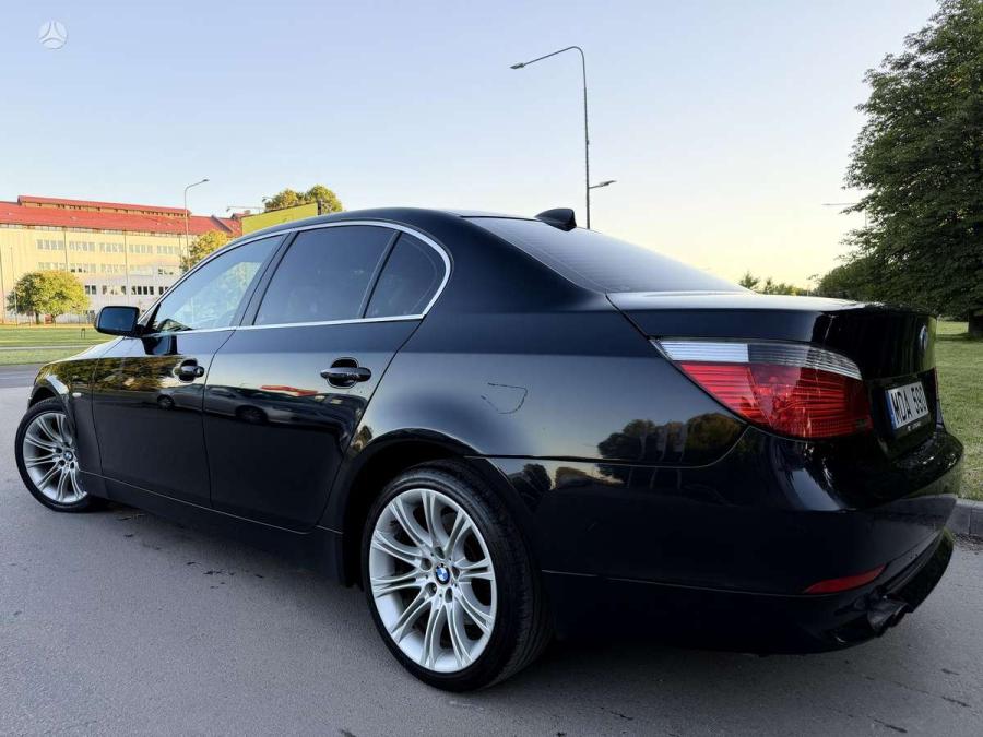 Black BMW 525 2005 in Kaunas, with an engine capacity of 2.50 L and mileage of 342 thousand km for 3450 €, photo 4 on AUTOMOTO.COM.LV