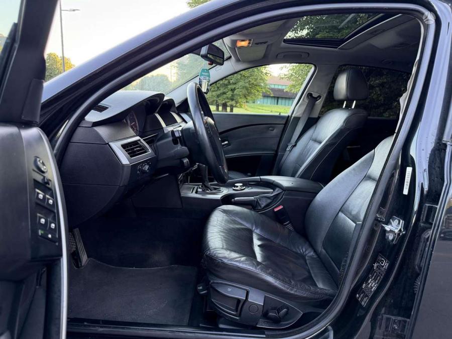 Black BMW 525 2005 in Kaunas, with an engine capacity of 2.50 L and mileage of 342 thousand km for 3450 €, photo 12 on AUTOMOTO.COM.LV