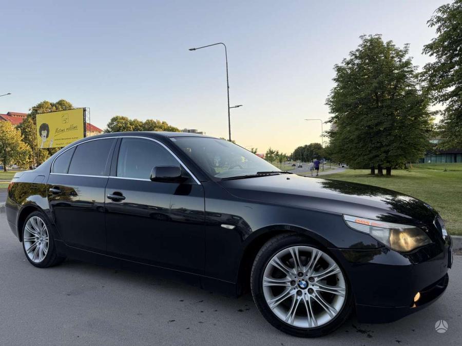 Melns BMW 525 2005 Kauņa, ar dzinēja tilpumu 2.50 L un nobraukumu 345 tūkst. km par 3450 €, foto 3 vietnē AUTOMOTO.COM.LV