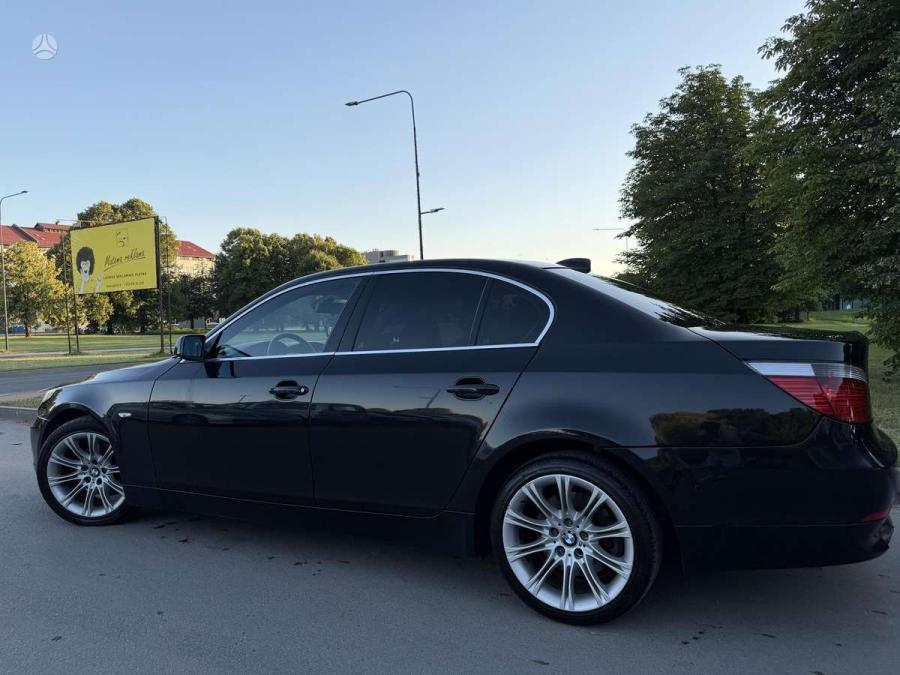 Melns BMW 525 2005 Kauņa, ar dzinēja tilpumu 2.50 L un nobraukumu 345 tūkst. km par 3450 €, foto 4 vietnē AUTOMOTO.COM.LV