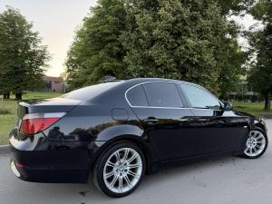 Melns BMW 525 2005 Kauņa, ar dzinēja tilpumu 2.50 L un nobraukumu 345 tūkst. km par 3450 €, foto 5 vietnē AUTOMOTO.COM.LV