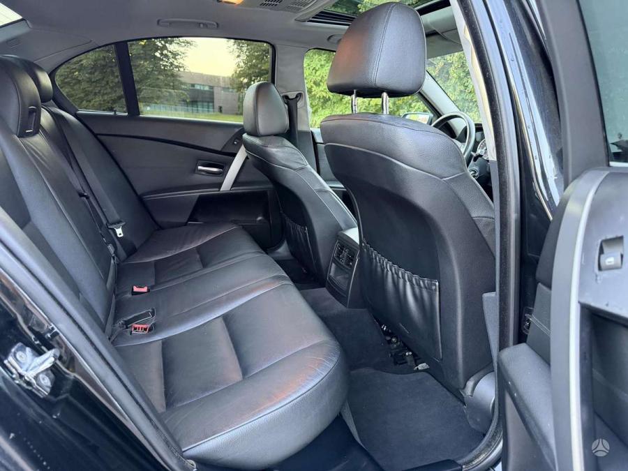Melns BMW 525 2005 Kauņa, ar dzinēja tilpumu 2.50 L un nobraukumu 345 tūkst. km par 3450 €, foto 15 vietnē AUTOMOTO.COM.LV