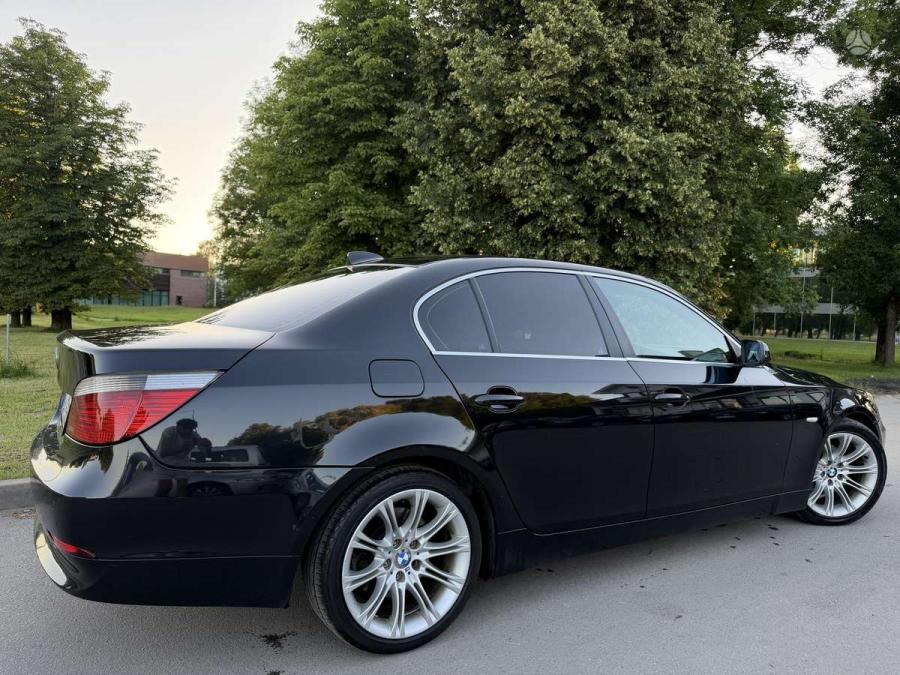 Black BMW 525 2005 in Kaunas, with an engine capacity of 2.50 L and mileage of 343 thousand km for 3500 €, photo 1 on AUTOMOTO.COM.LV