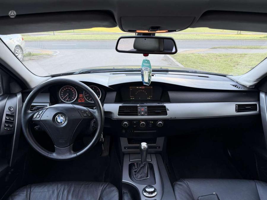 Black BMW 525 2005 in Kaunas, with an engine capacity of 2.50 L and mileage of 343 thousand km for 3500 €, photo 6 on AUTOMOTO.COM.LV