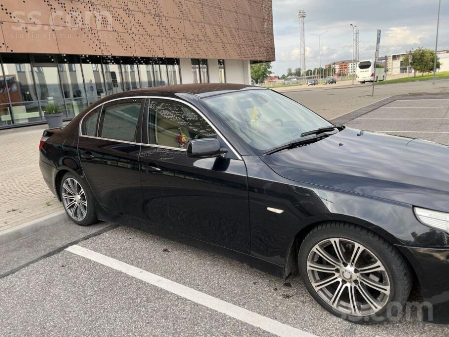 Black BMW 525 2005 in Valmiera, with an engine capacity of 2.50 L and mileage of 318 thousand km for 4000 €, photo 7 on AUTOMOTO.COM.LV